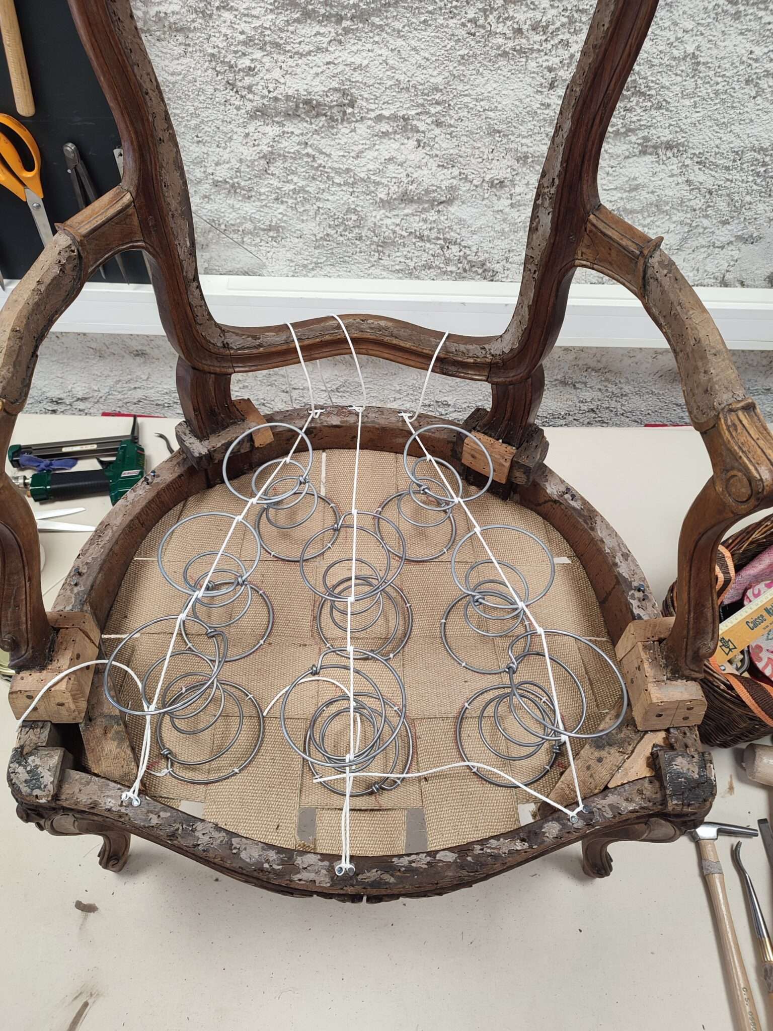 How to compress the springs properly – Thegirlwithahammer.com